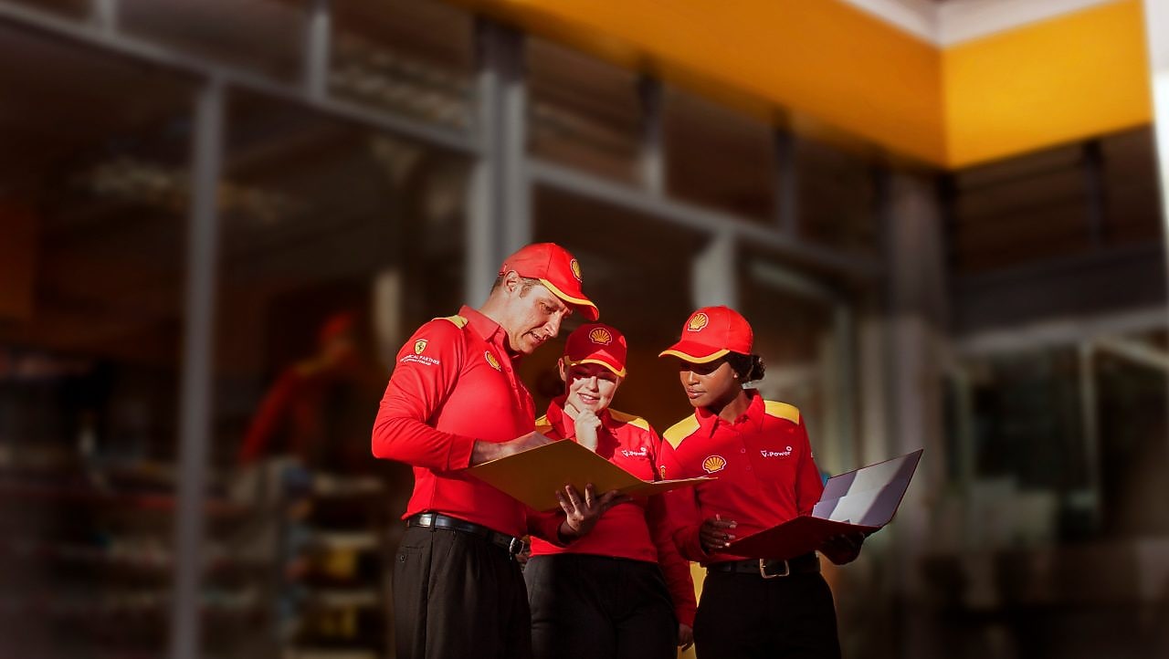 Karyawan, kontraktor, atau tanggungan Shell saat ini atau sebelumnya ...